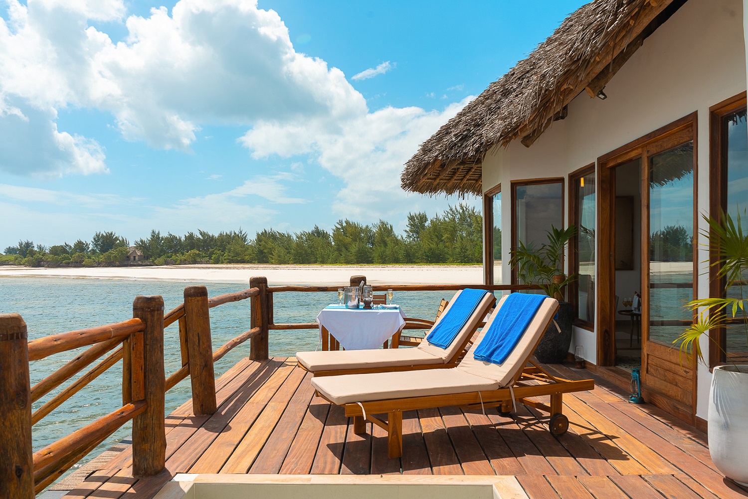 Isaraya Over water villa - Zanzibar